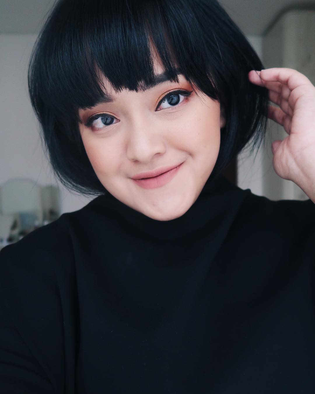 Makeup Tips for Heart and Round Face Type - Beauty Journal
