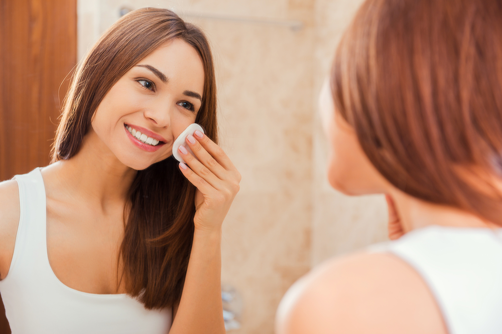 3 Tips Agar Makeup Lebih Menempel di Pagi Hari - Beauty Journal
