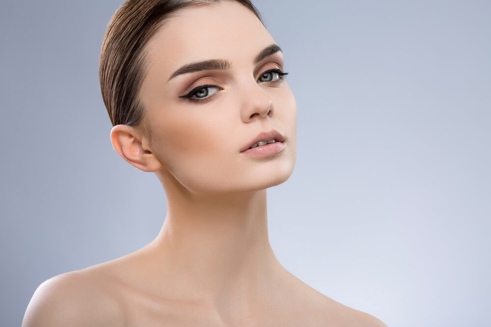 Cara Menebalkan Alis dengan Makeup - Beauty Journal