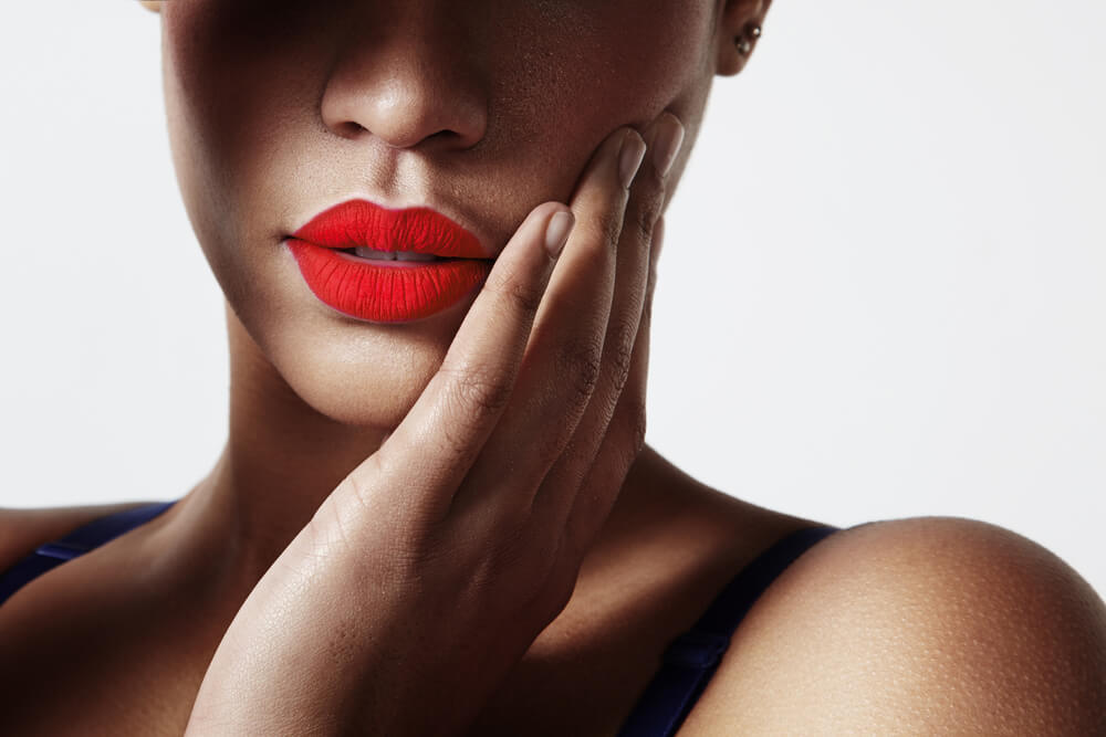 5 Hal yang Perlu Anda Perhatikan Sebelum Memakai Lipstik Matte - Beauty ...