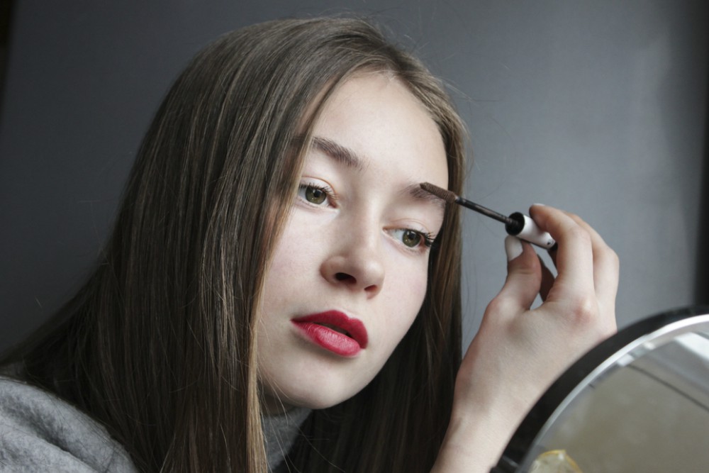 Bikin Alis Tanpa Menggunakan Produk Alis? Bisa Kok! Ini Caranya ...