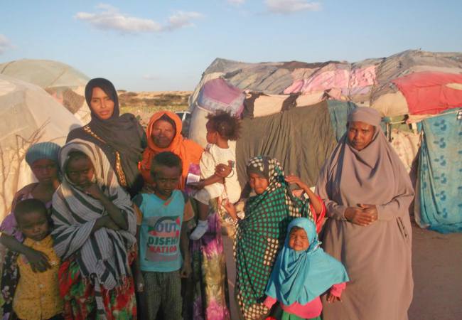 Muna Jama, Finalis Pertama yang Memakai Kaftan di Sesi Baju Renang pada ...