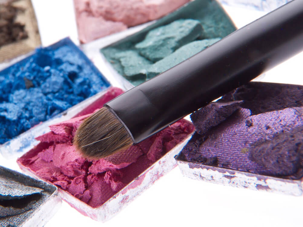 Ingin Rias Mata Sempurna? Lengkapi Koleksi Eyeshadow Anda Dengan 3 ...