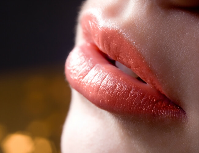 Sudah Tahu Belum, Ini 5 Cara Memanfaatkan White Eyeliner untuk ...