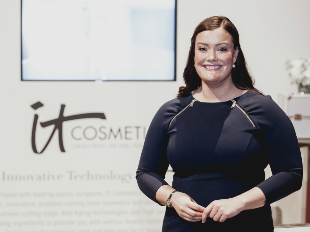 Kisah Sukses Perjalanan Karier Jamie Kern Lima, CEO dari IT Cosmetics ...