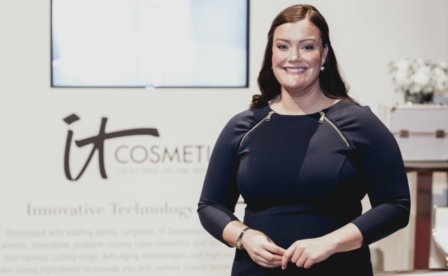 Kisah Sukses Perjalanan Karier Jamie Kern Lima, CEO dari IT Cosmetics ...