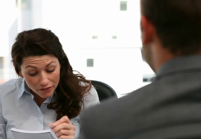 Punya Rekan Kerja Bossy? Nah, Ini Cara Tepat Untuk Menghadapinya ...