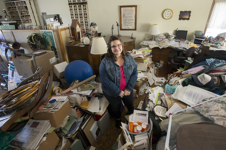 Punya Kebiasaan Menumpuk Barang Alias Hoarding? Yuk, Lihat Gejala ...