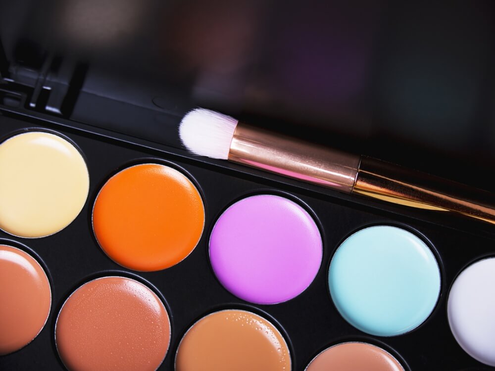 Mata Panda Susah Tersamarkan? Coba Gunakan Dulu Color Corrector! Ini ...