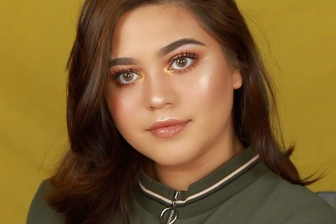 Penggemar Highlighter dan Glowing Skin? Yuk, Lihat Inspirasi Makeup Ala ...