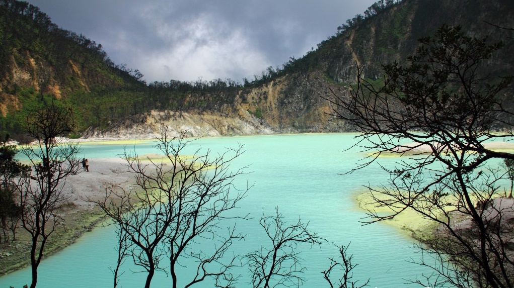 5 Danau Unik Nan Cantik Ini Cuma Ada di Indonesia - Beauty Journal