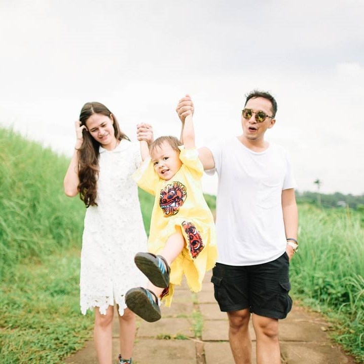 Karena Tampan Saja Tak Cukup! 5 Artis Wanita Ini Memilih Menikah dengan ...