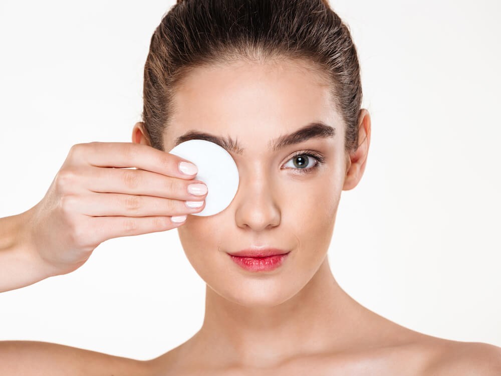 5 Pilihan Makeup Remover Bebas Minyak yang Aman untuk Membersihkan ...