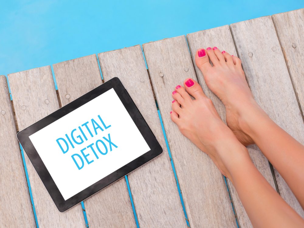 Kecanduan Beraktivitas di Dunia Maya? Ini 5 Tanda Anda Perlu Melakukan Digital Detox - Beauty ...