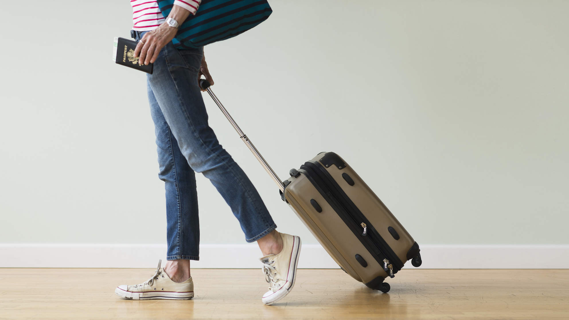 Hobi Traveling? Berikut 5 Tips Mencegah Pencurian Koper di Bandara yang ...