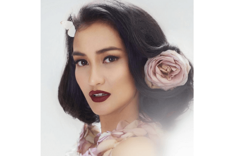 Inspirasi Padu Padan Makeup dengan Lipstik Bold dari Instagram Ryan ...