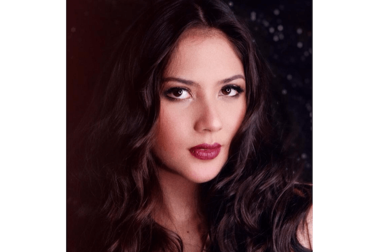 Inspirasi Padu Padan Makeup dengan Lipstik Bold dari Instagram Ryan ...