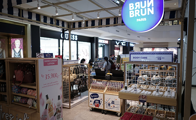 Sambut Tahun Baru dengan Glam Party Look bersama Rachel Goddard dalam ...