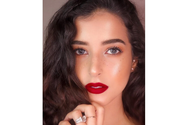 Beragam Inspirasi Makeup Untuk Pesta Natal Atau Tahun Baru Dari Para