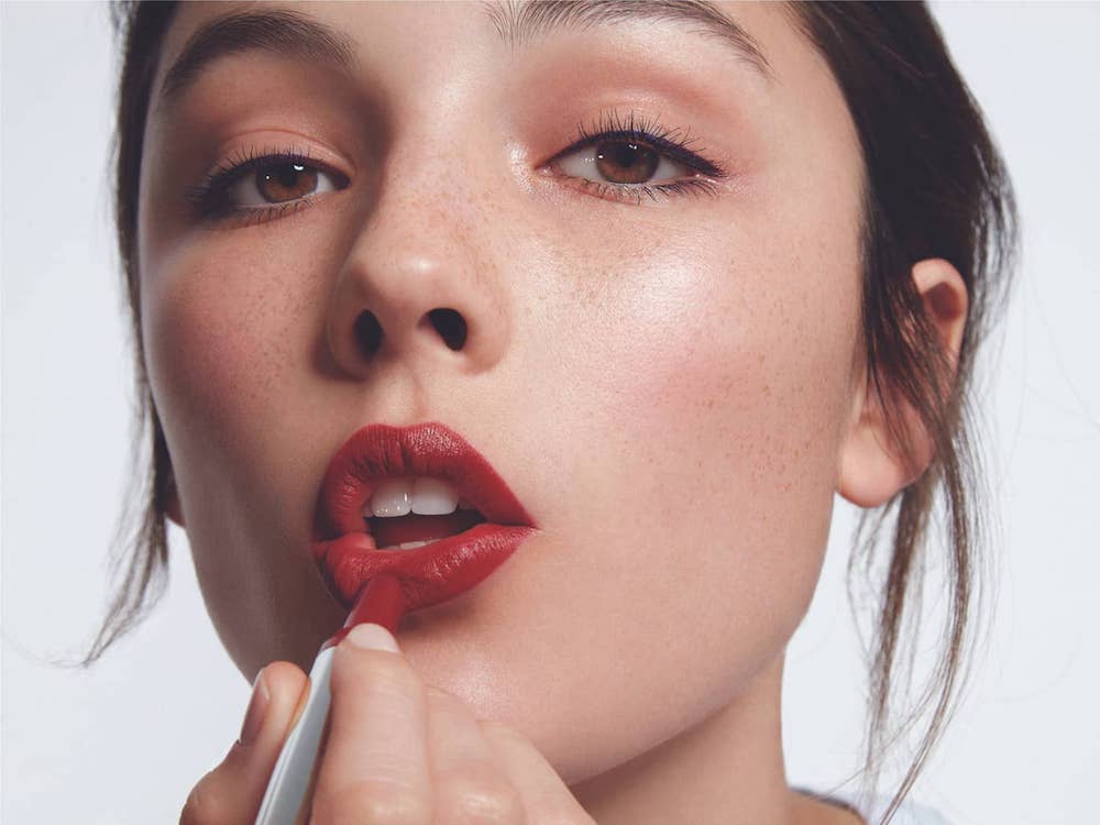 Dapatkan Tampilan Matte pada Bibir Tanpa Rasa Kering dengan 5 Pilihan ...