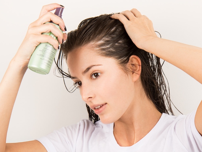 Ingin Rambut Bergelombang Anda Tahan Lebih Lama? Yuk, Terapkan Tips ...