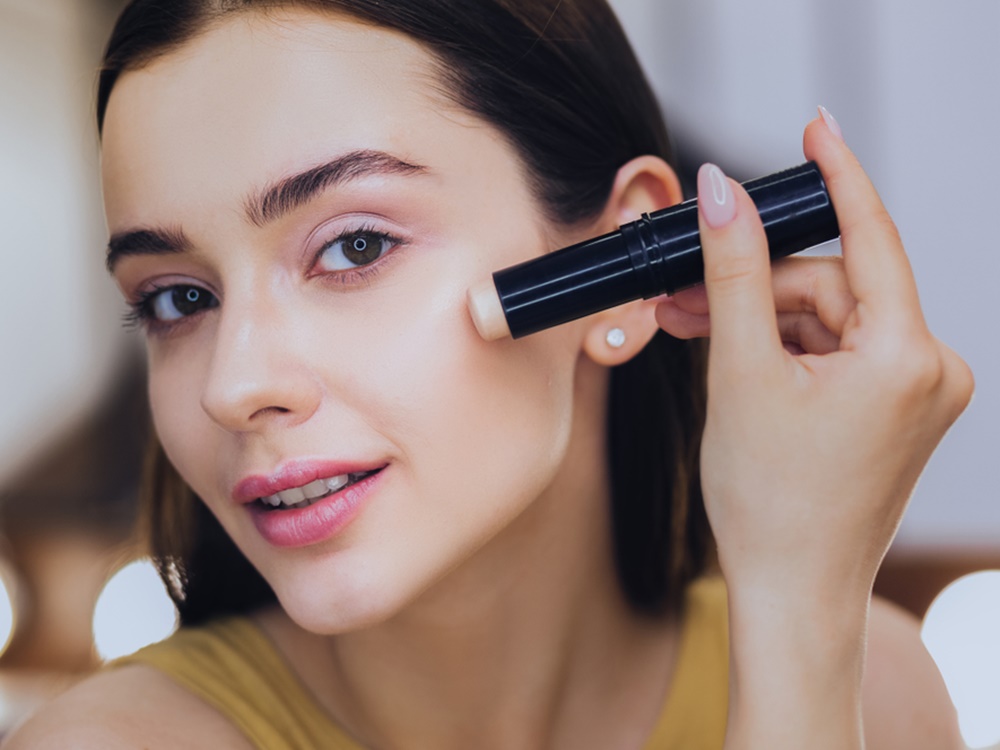 Deretan Stick Foundation dari Brand Lokal yang Menarik untuk Dicoba ...