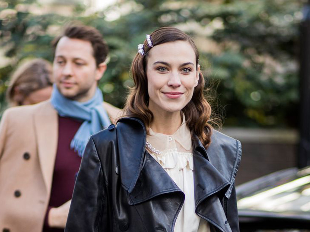 Inspirasi Gaya Rambut Selebriti dengan Jepit Rambut Ala 90-an yang Bisa ...